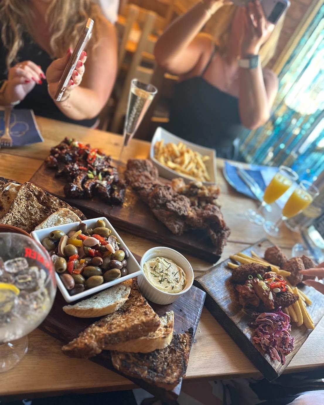 What Is Bottomless Brunch? 90 Minutes of Unlimited* Booze! - The Cow ...